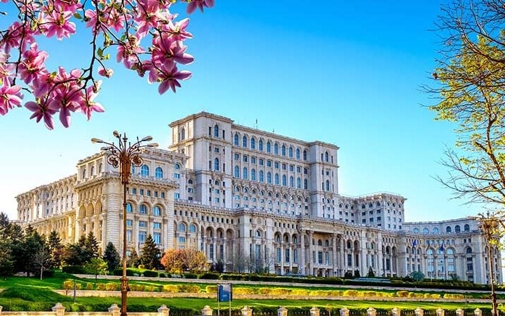 List of The 23 Heaviest Buildings in the World – Weight of Stuff