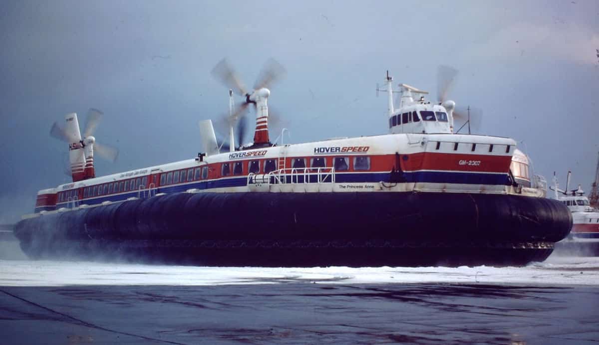 4 Things That Weigh About 300 Tons