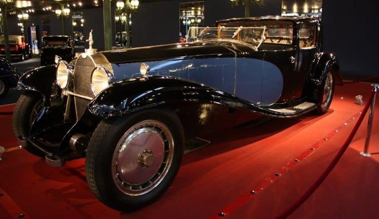 10 cars that weigh around 3500 kg(kilograms)
